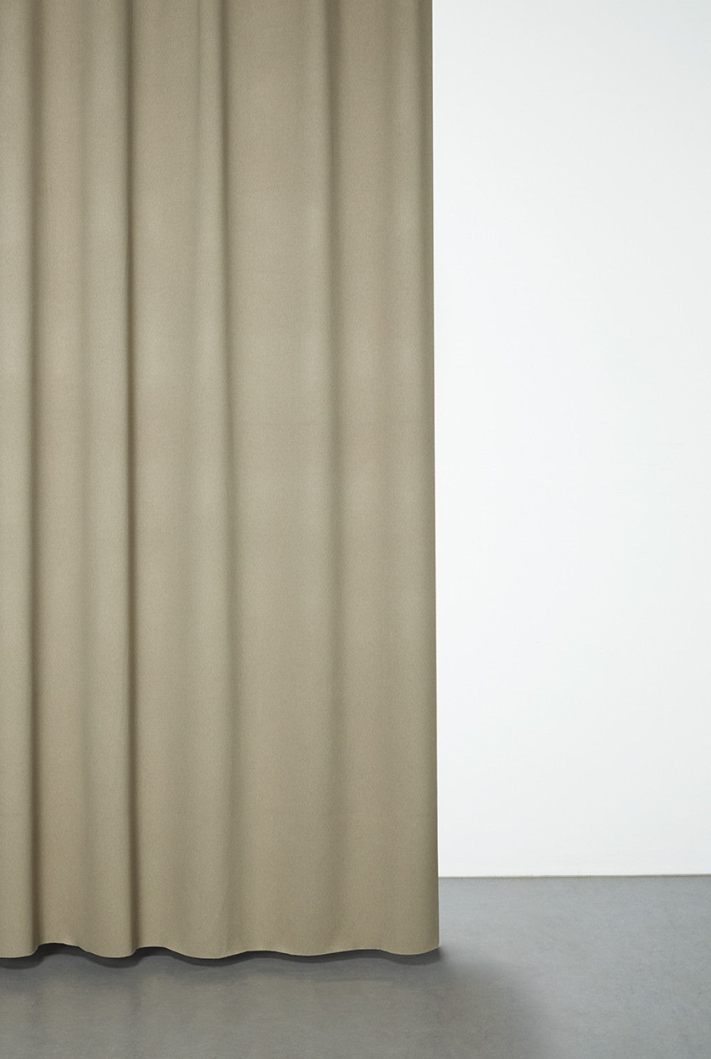 Verdunkelungsvorhang „Nightfall“ in Leinenbeige – ZigZagZurich